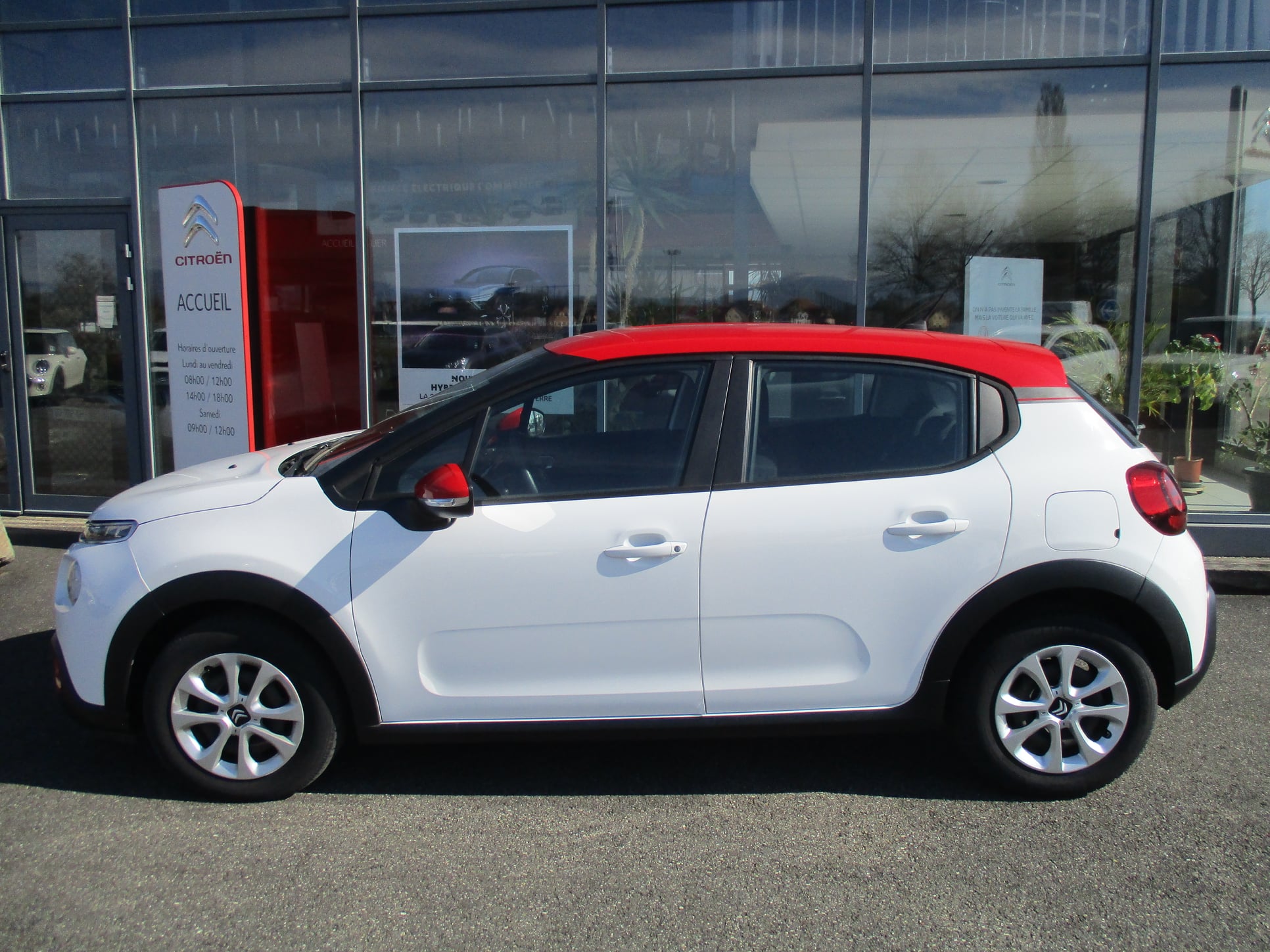 C3 blanche toit rouge_2 1 | Garage Citroën Muller